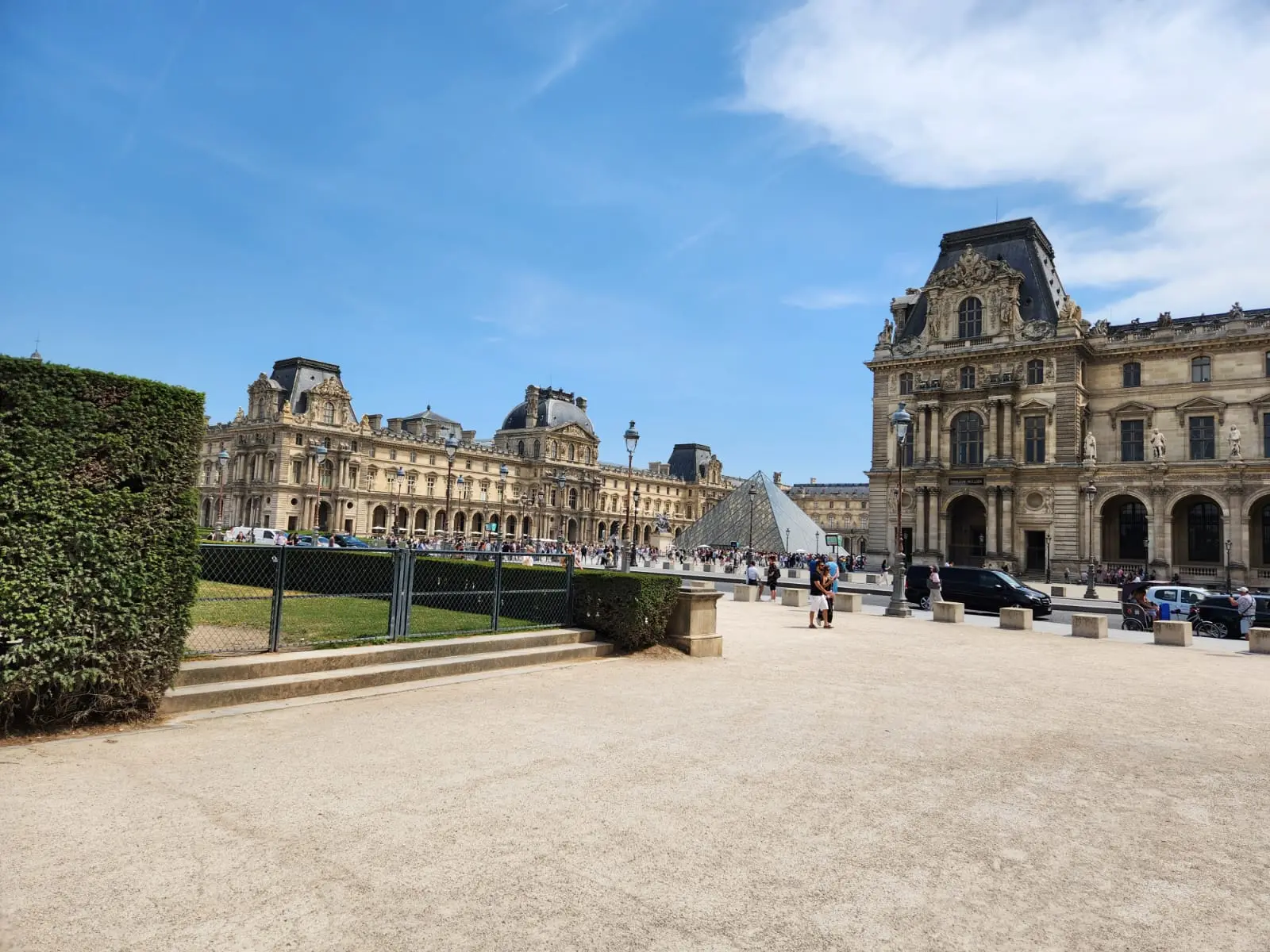 The Louvre – A Journey Through Art and History | Bubbly Living - Find ...